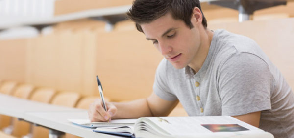 ¿Es importante estudiar luego de egresar? | Certus Blog