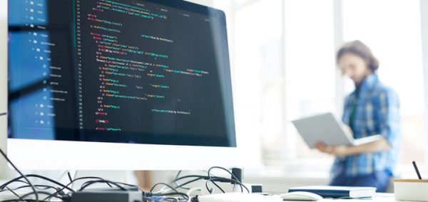 ¿Qué hace un desarrollador de software? ¡Conoce la carrera!